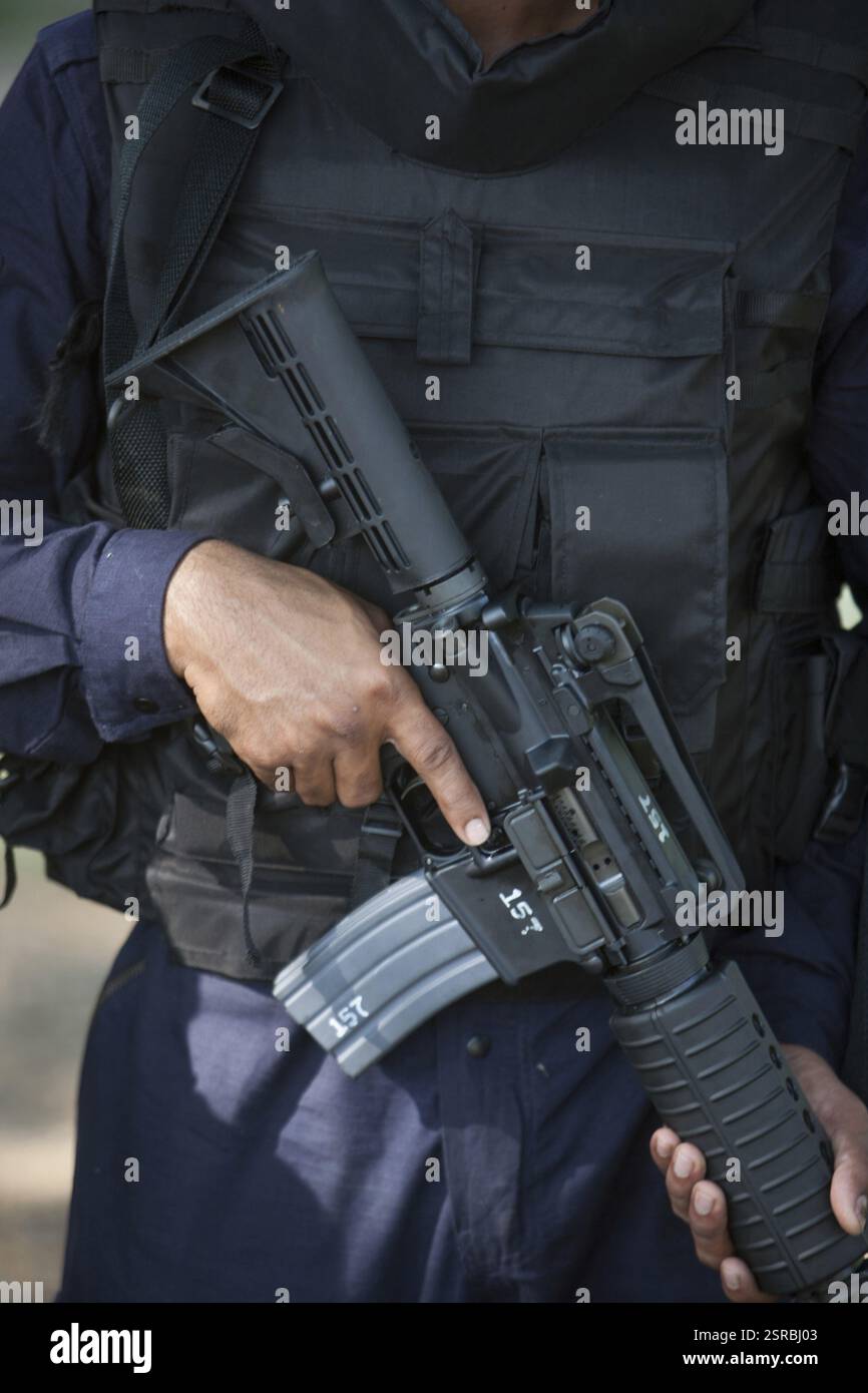 Commando holding machine gun, mumbai, maharashtra, india, asia Stock ...