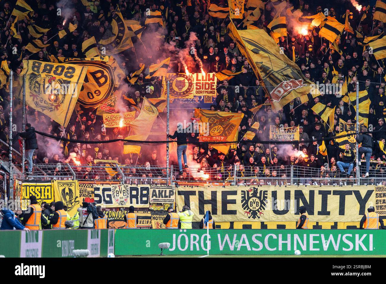Fans von Borussia Dortmund, Pyrotechnik 1. Fu?ball Bundesliga: VfL ...