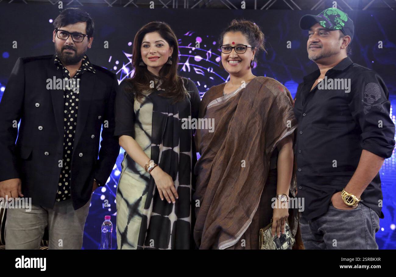 Teenage indian musicians hi-res stock photography and images - Alamy