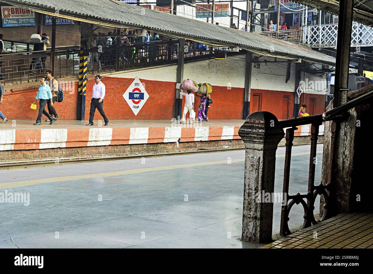 Dadar Railway Station platform, Mumbai, Maharashtra, India, Asia Stock Photo - Alamy