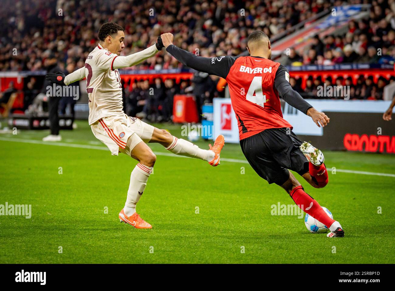 Leverkusen, Deutschland. 15th Feb, 2025. Jamal Musiala (FC Bayern M?nchen, 42) und Jonathan Tah ...