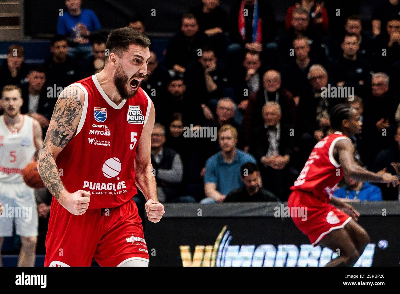 Weissenfels, Deutschland. 15th Feb, 2025. Ivan Tkachenko (Syntainics MBC, 5) jubelt VIMODROM TOP ...