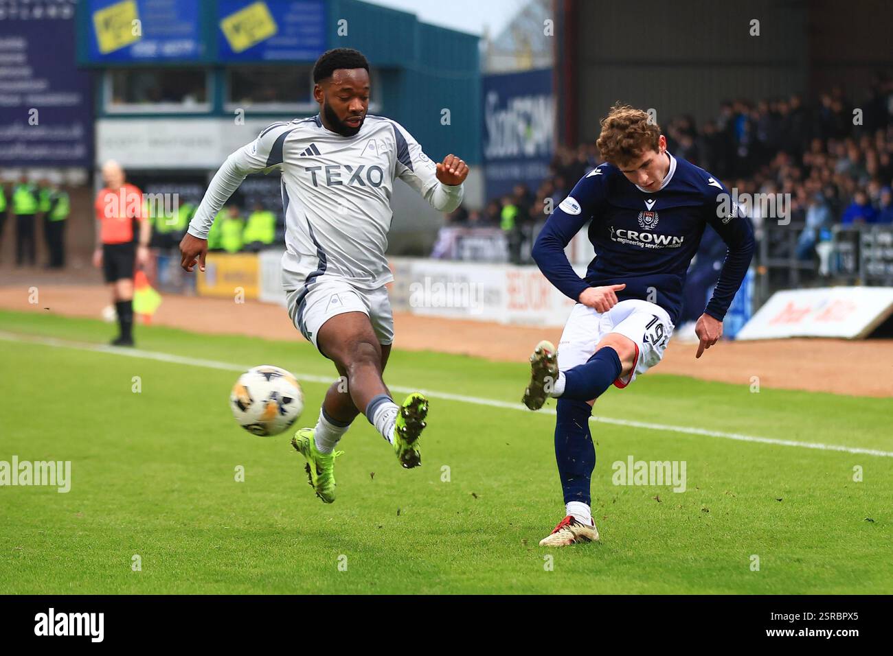 Dens Park, Dundee, UK. 15th Feb, 2025. Scottish Premiership Football ...
