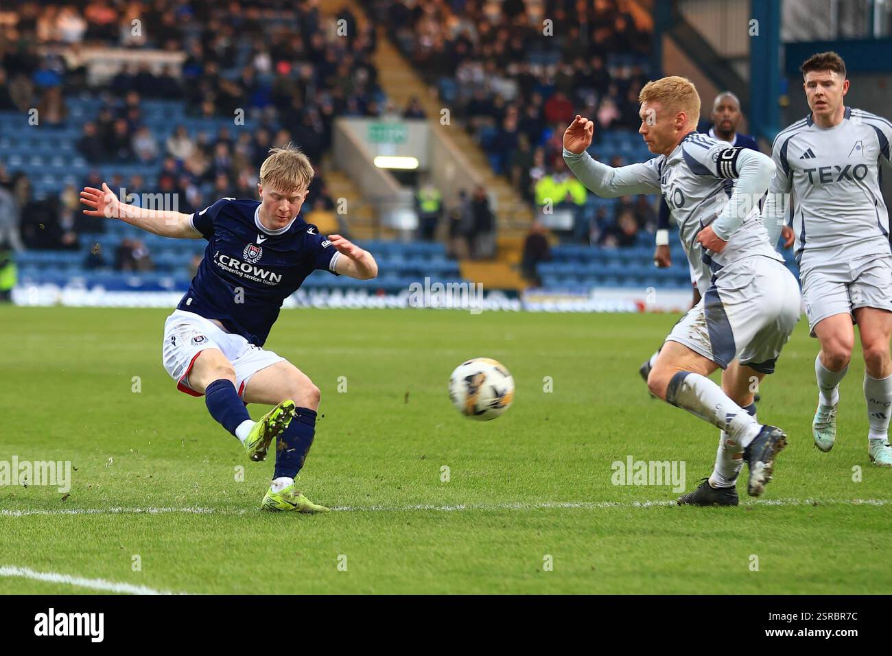 Dens Park, Dundee, UK. 15th Feb, 2025. Scottish Premiership Football, Dundee versus Aberdeen ...