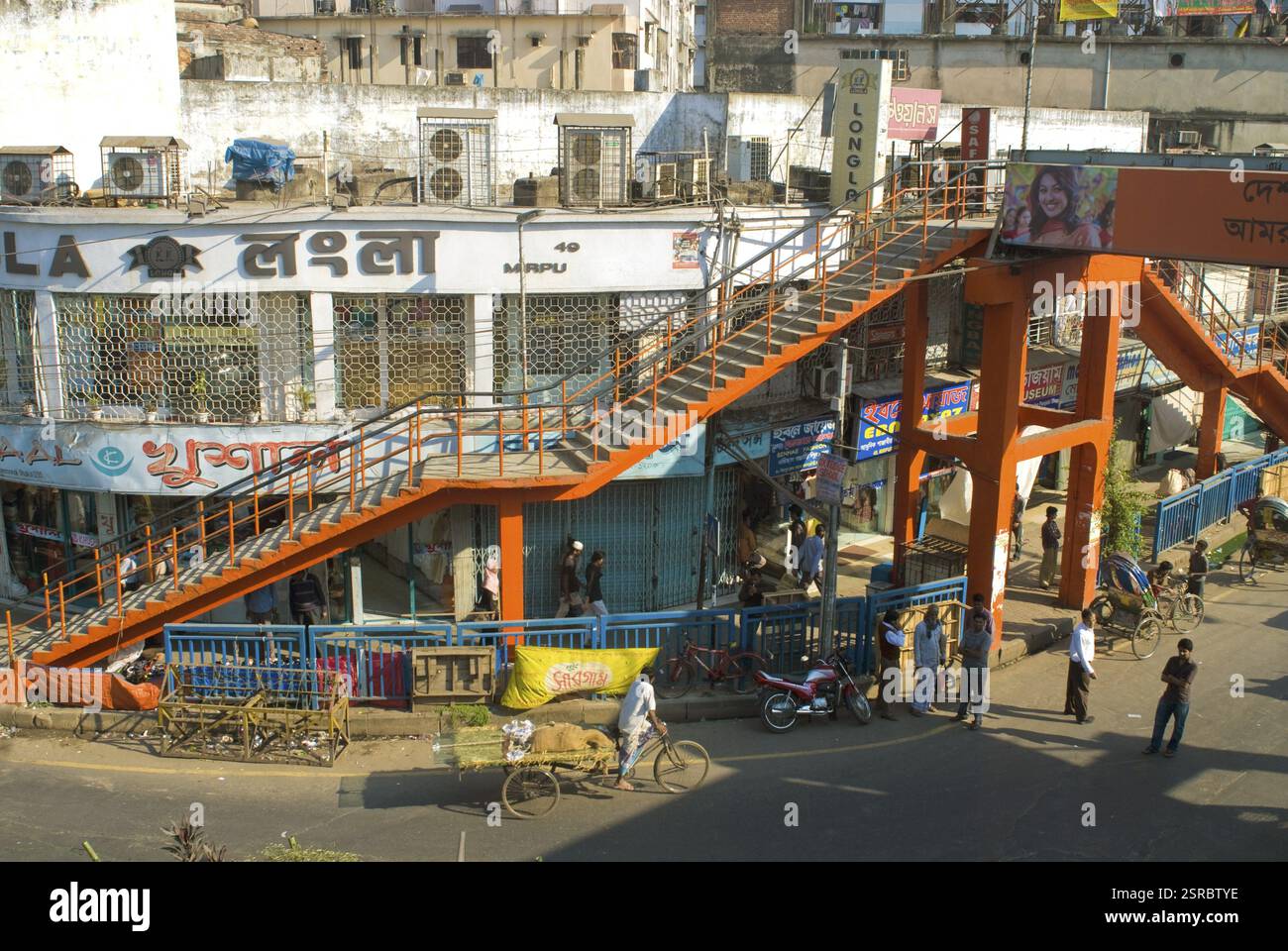Street scene at foot over bridge Mirpur road, Dhanmondi, Dhaka ...