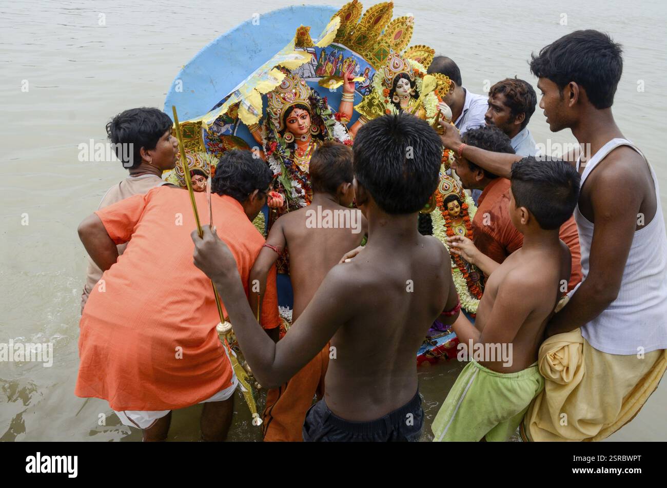 Goddess durga idol immersion at Hooghly river, Kolkata, West Bengal, India, Asia Stock Photo - Alamy