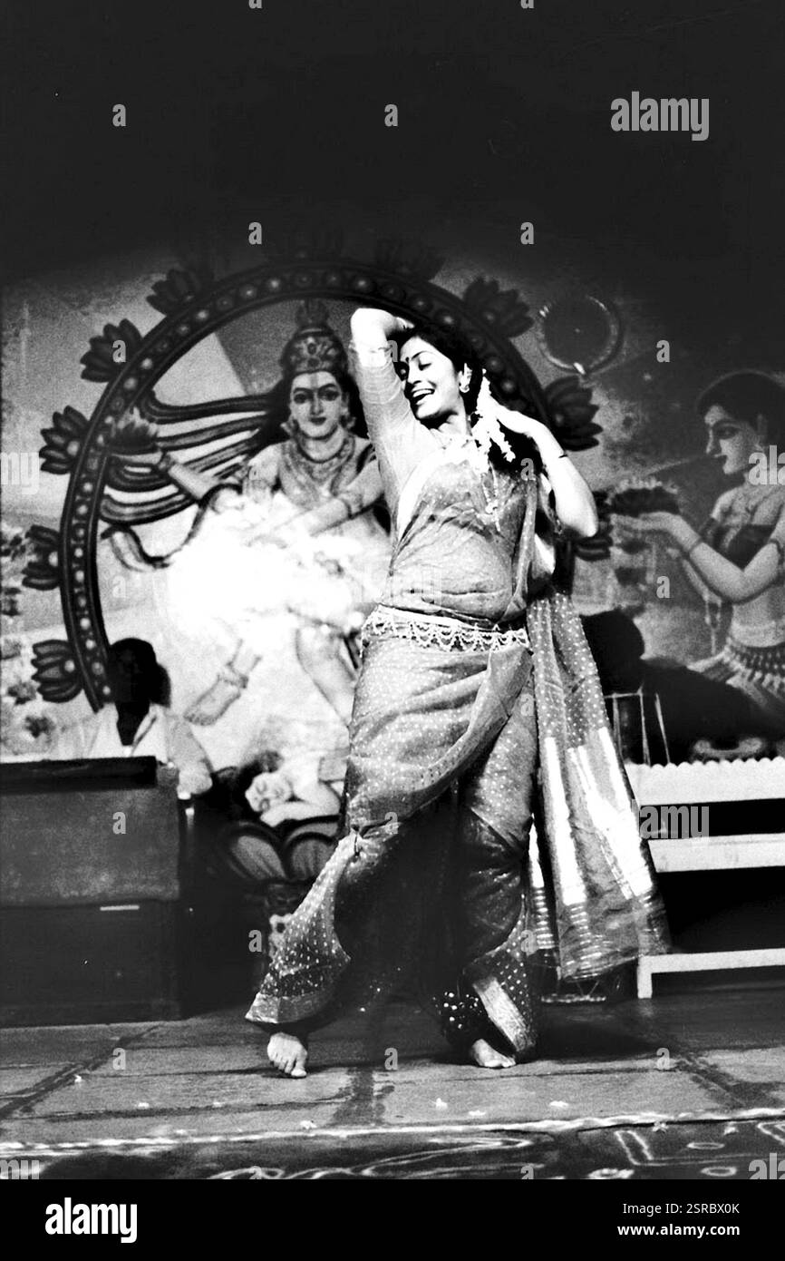 Lavni folk dance, lady wearing traditional navari or nine yard sari ...