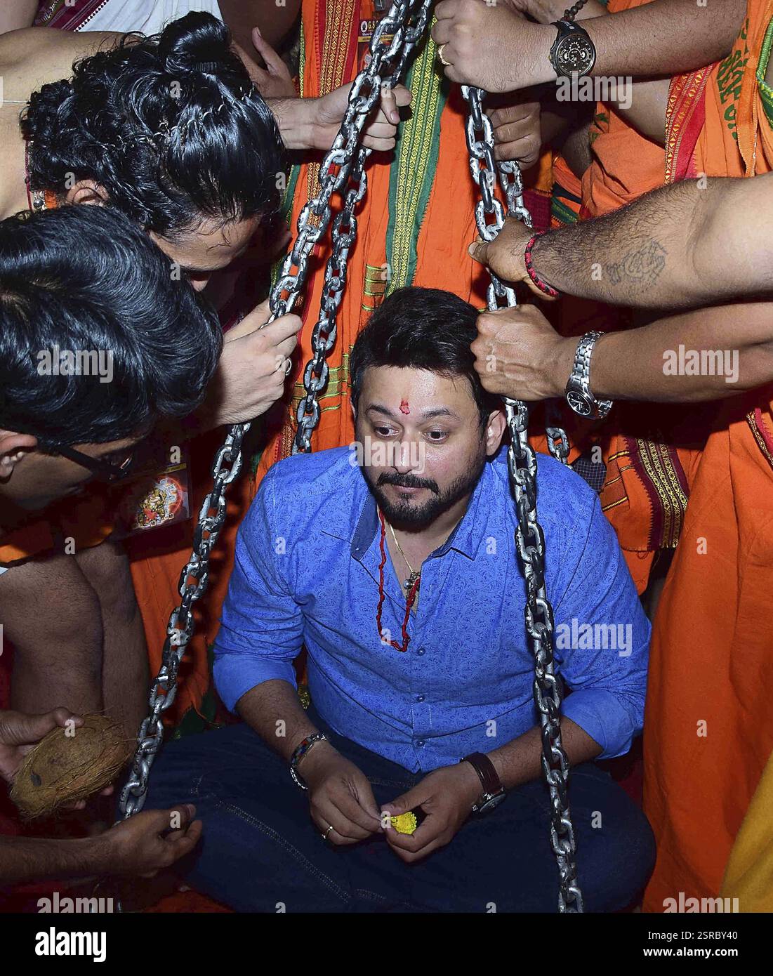 Marathi actor Swapnil Joshi visits GSB seva mandal to offer prayer on the occasion of Ganesh ...