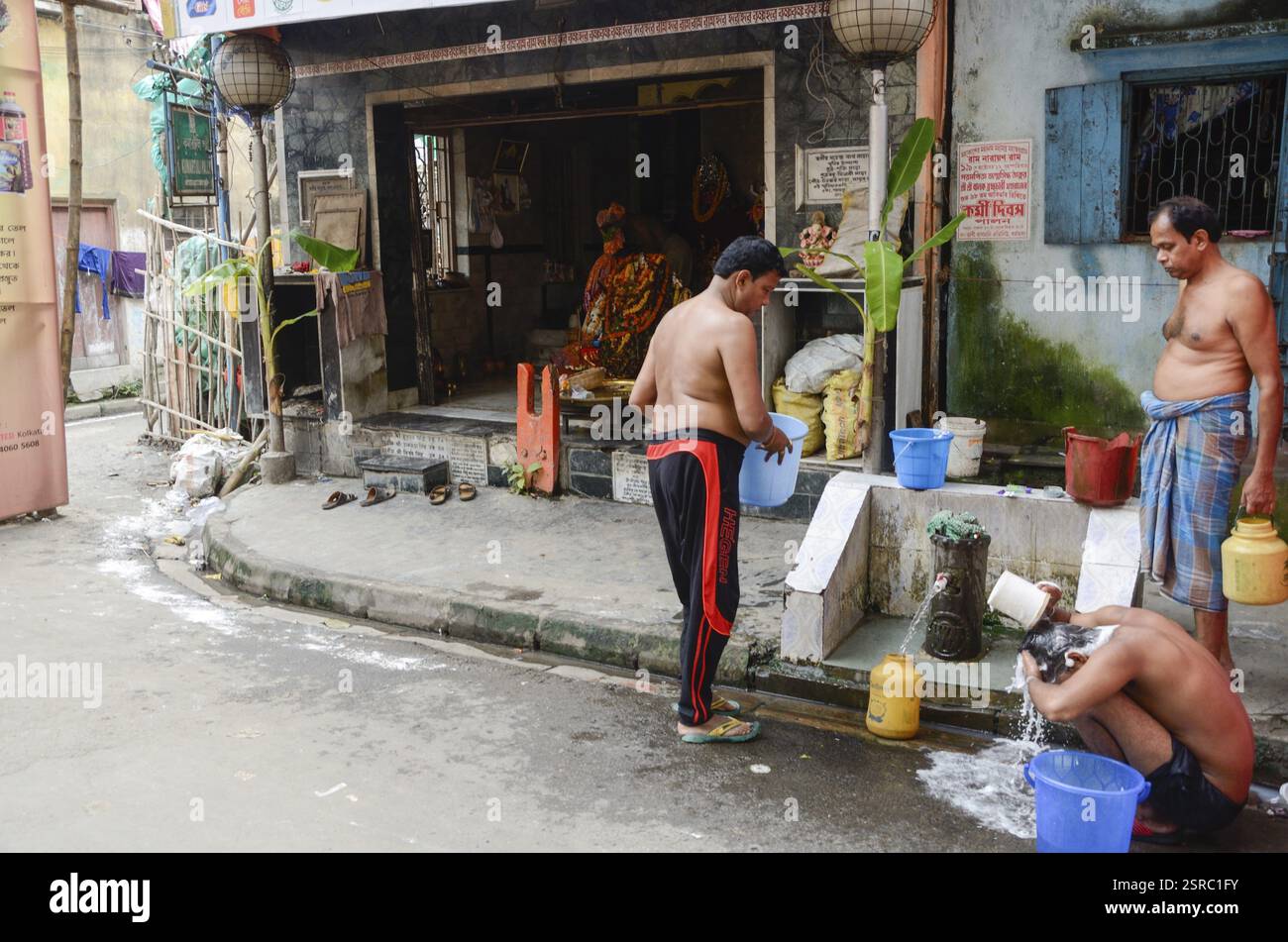 Man bathing in street, Baghbazar, Kolkata, West Bengal, India, Asia ...