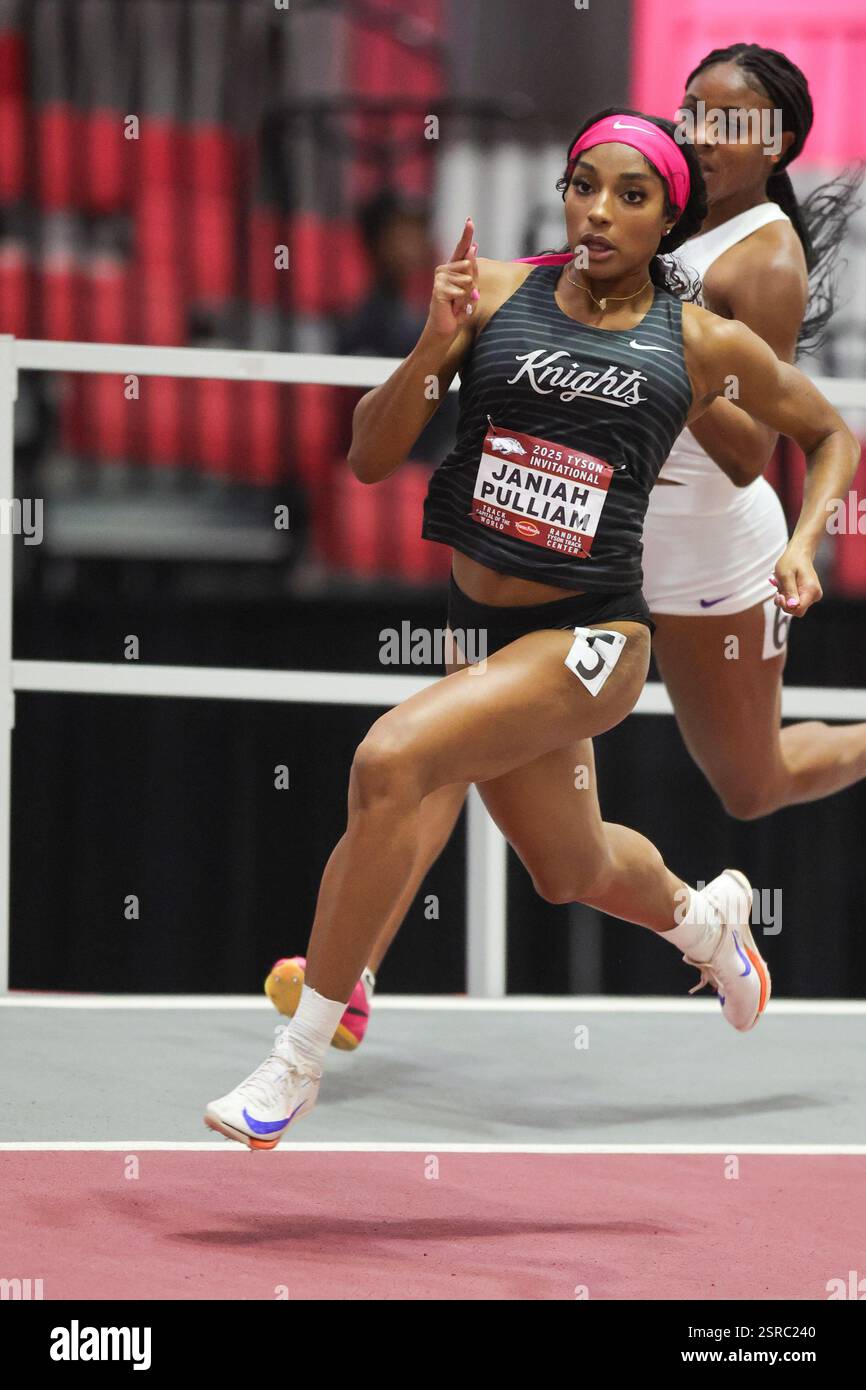February 14, 2025: UCF Knights runner Janiah Pulliam comes around the ...