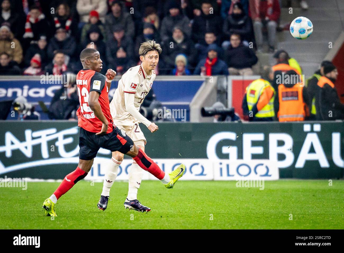 Leverkusen, Deutschland. 15th Feb, 2025. Hiroki Ito (FC Bayern M?nchen, 21), Nordi Mukiele ...