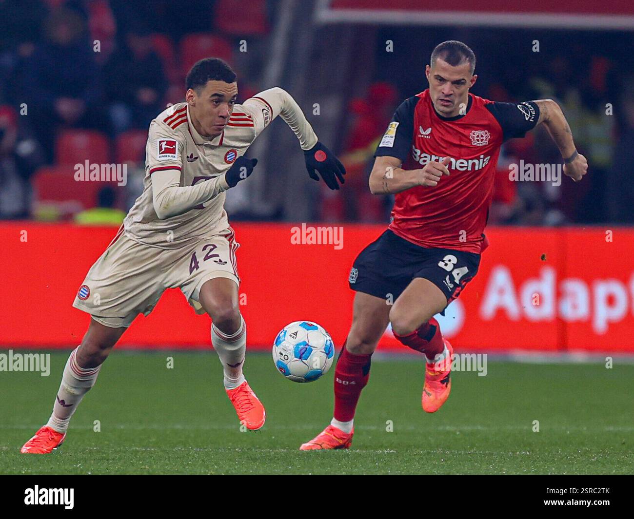 Leverkusen, Deutschland. 15th Feb, 2025. Jamal Musiala (Bayern München/Muenchen, #42) im ...