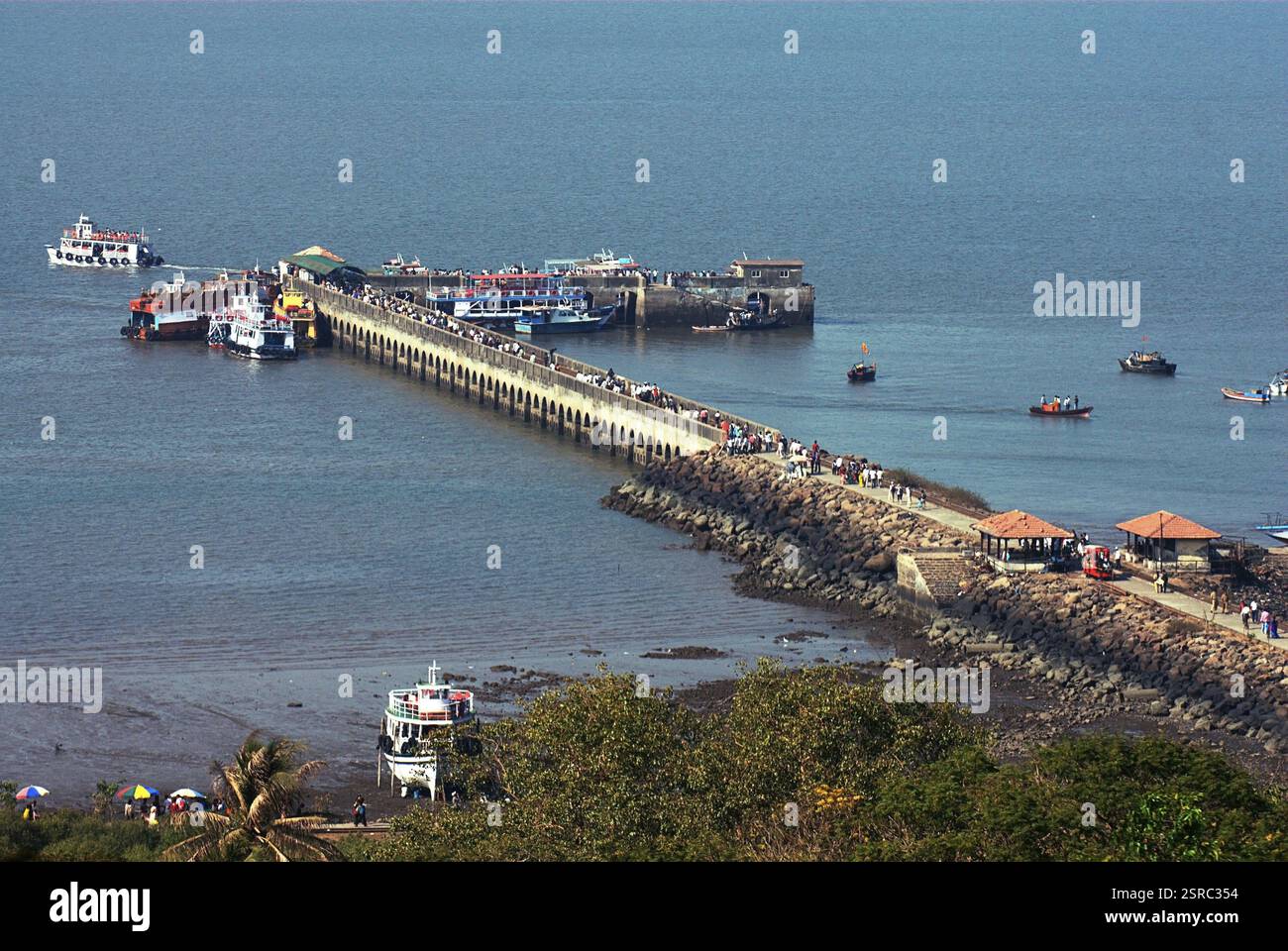 Elephanta boat jetty hi-res stock photography and images - Alamy