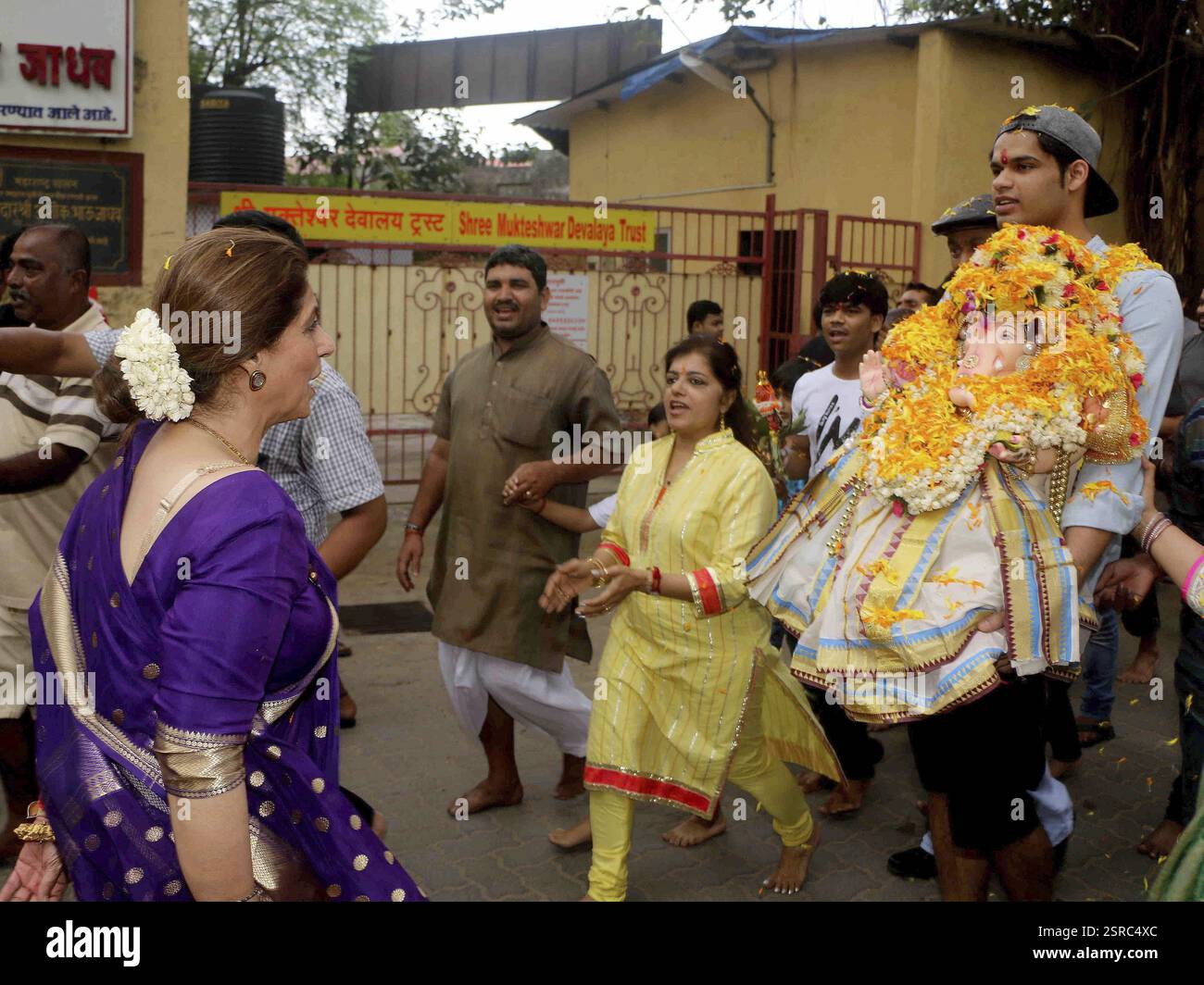 Two headed elephant hi-res stock photography and images - Alamy