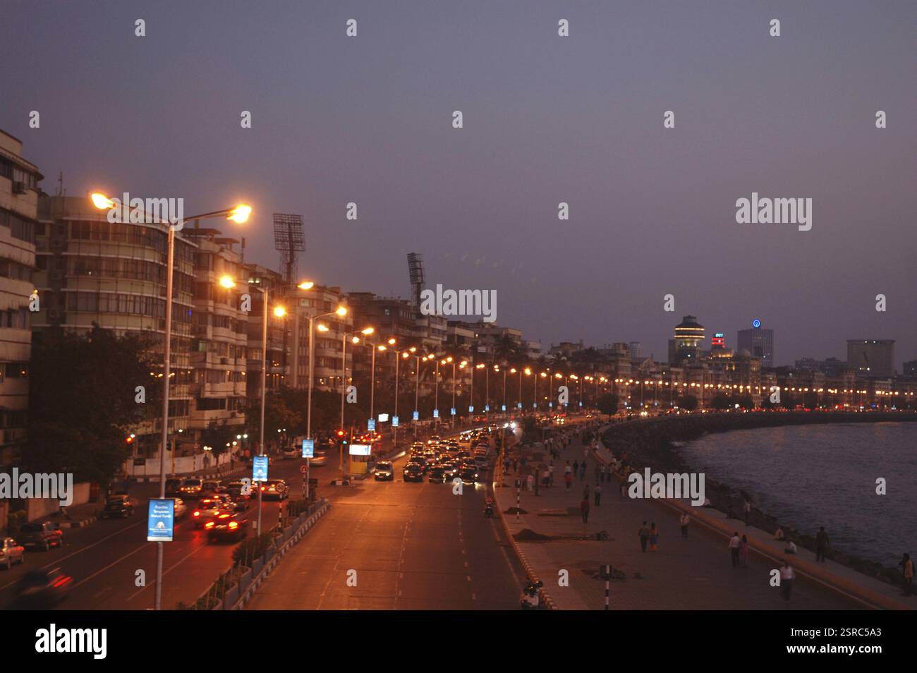 Marine drive mumbai at night hi-res stock photography and images - Alamy
