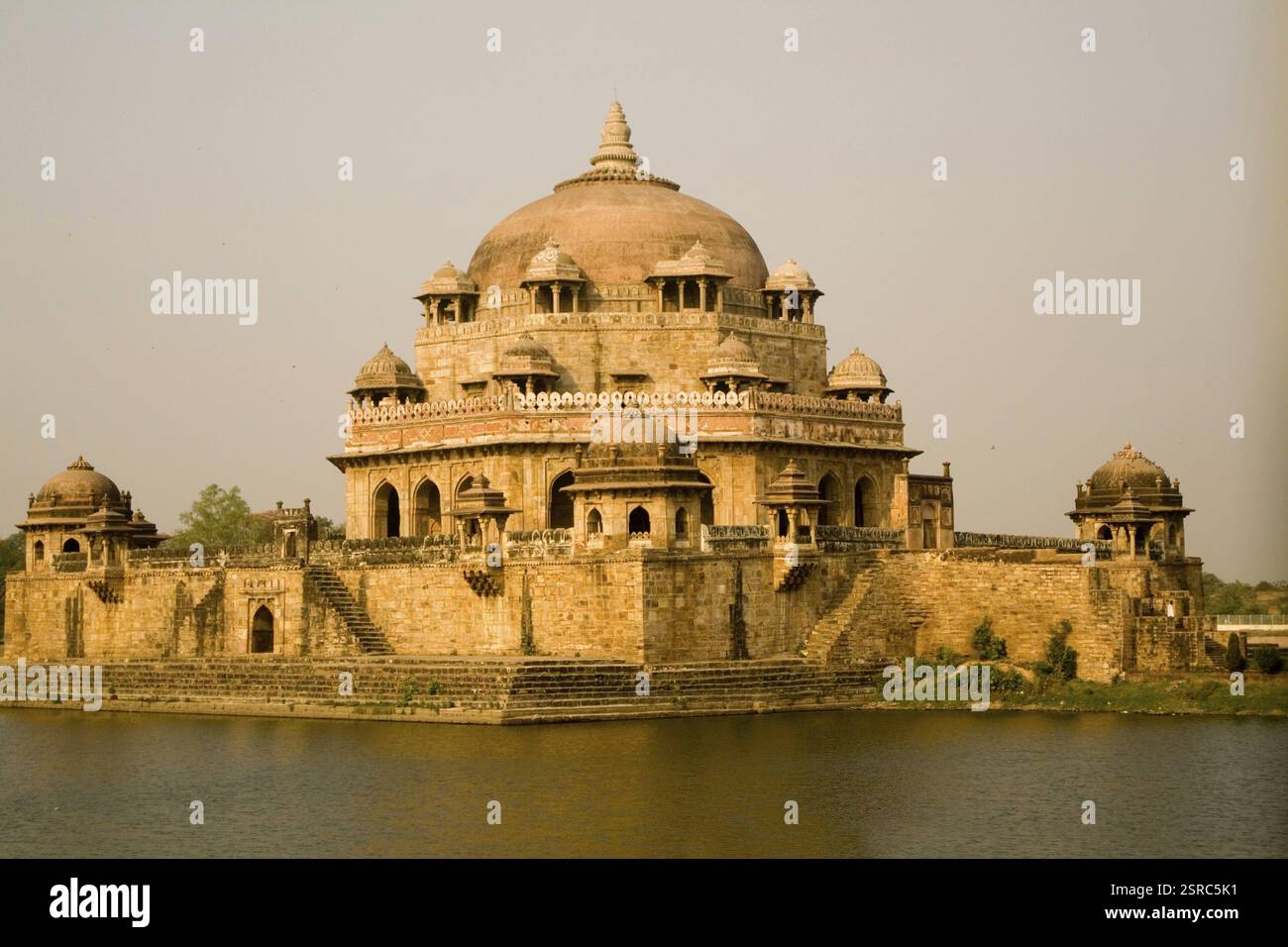 Sher shah suri tomb sasaram hi-res stock photography and images - Alamy
