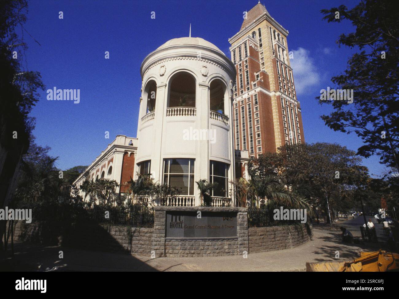 Building parel mumbai maharashtra india hi-res stock photography and ...