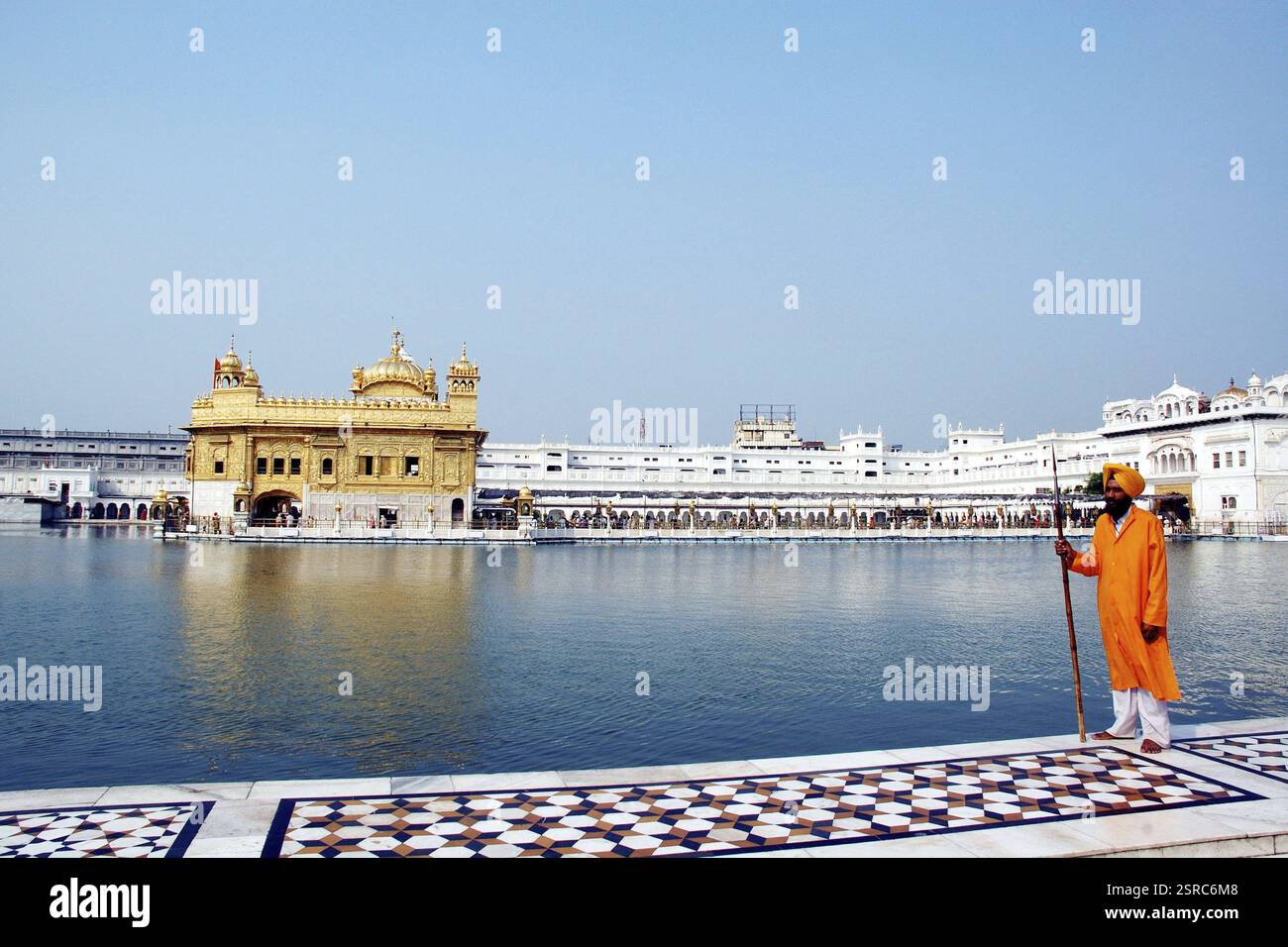 Guard golden temple amritsar hi-res stock photography and images - Alamy