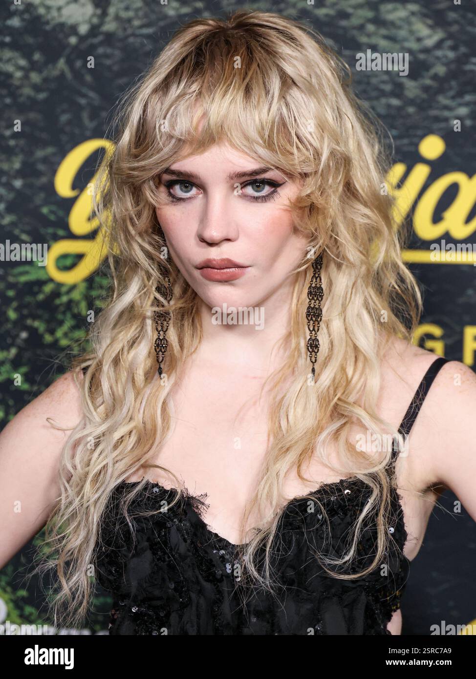 LOS ANGELES, CALIFORNIA, USA - FEBRUARY 13: Sophie Thatcher wearing a ...