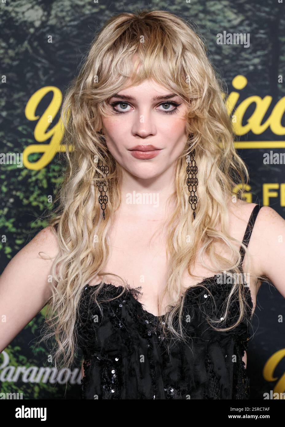 LOS ANGELES, CALIFORNIA, USA - FEBRUARY 13: Sophie Thatcher wearing a ...