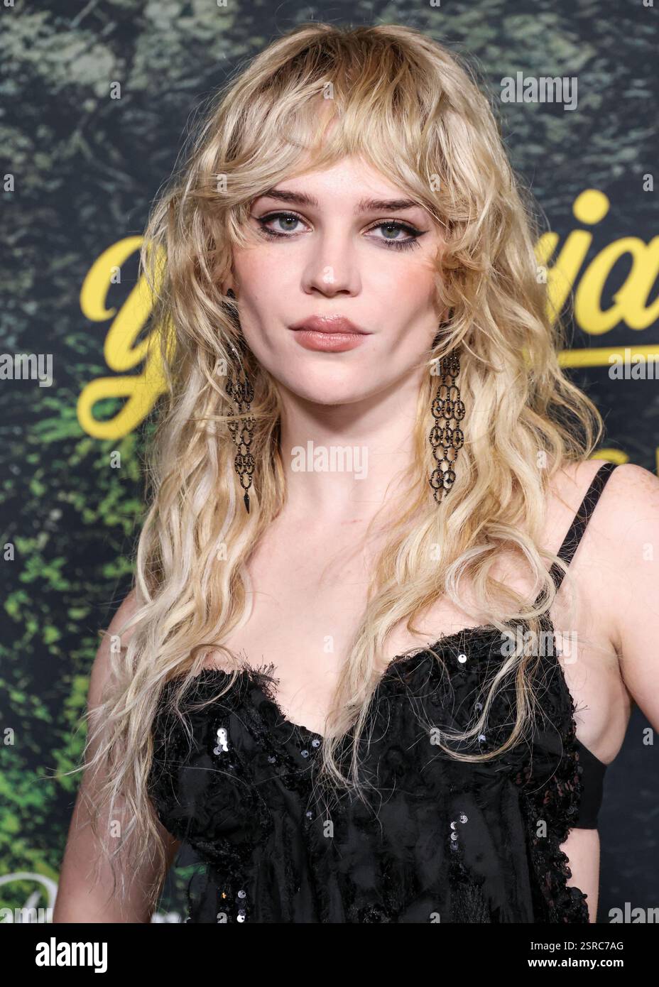 LOS ANGELES, CALIFORNIA, USA - FEBRUARY 13: Sophie Thatcher wearing a ...