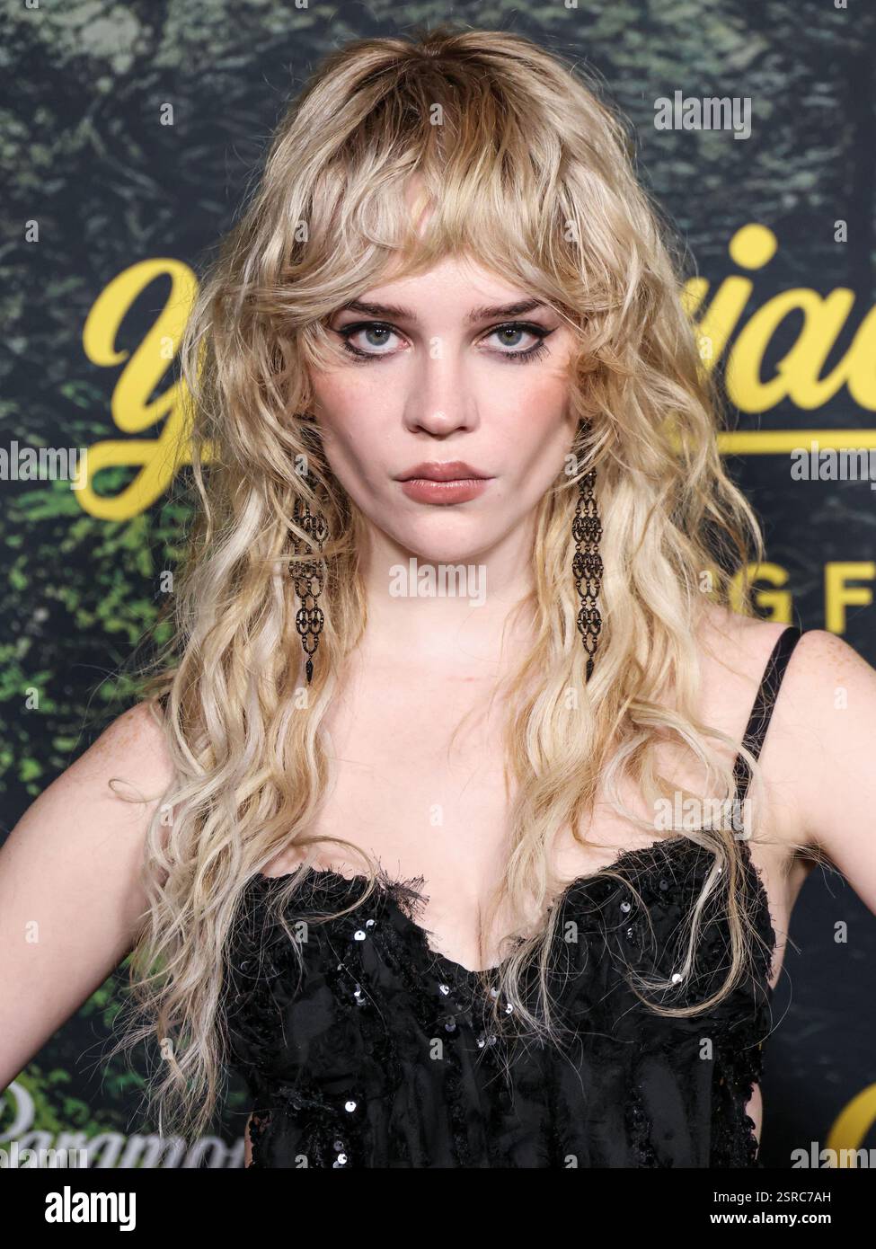 LOS ANGELES, CALIFORNIA, USA - FEBRUARY 13: Sophie Thatcher wearing a ...