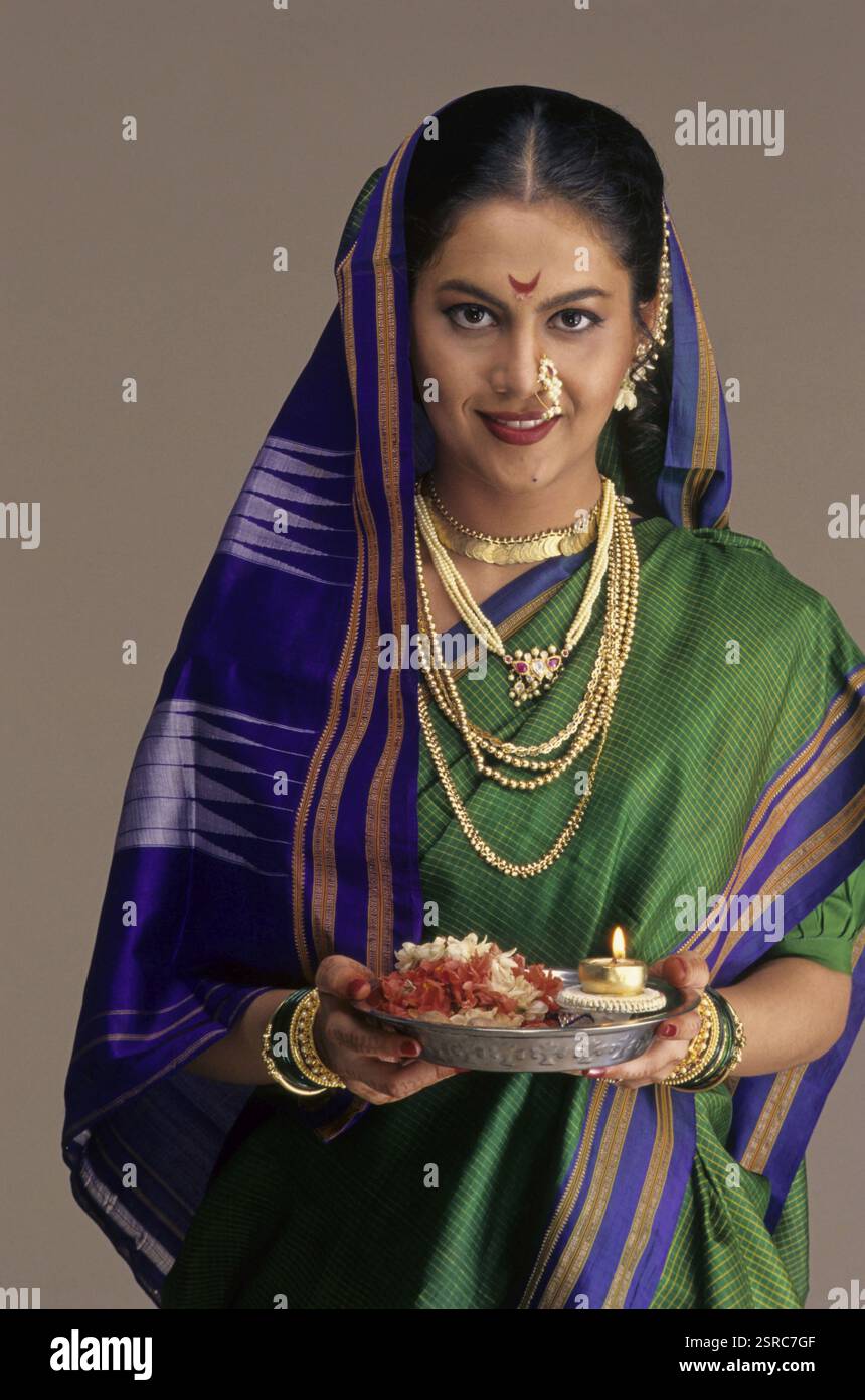 Maharashtrian attire hi-res stock photography and images - Alamy