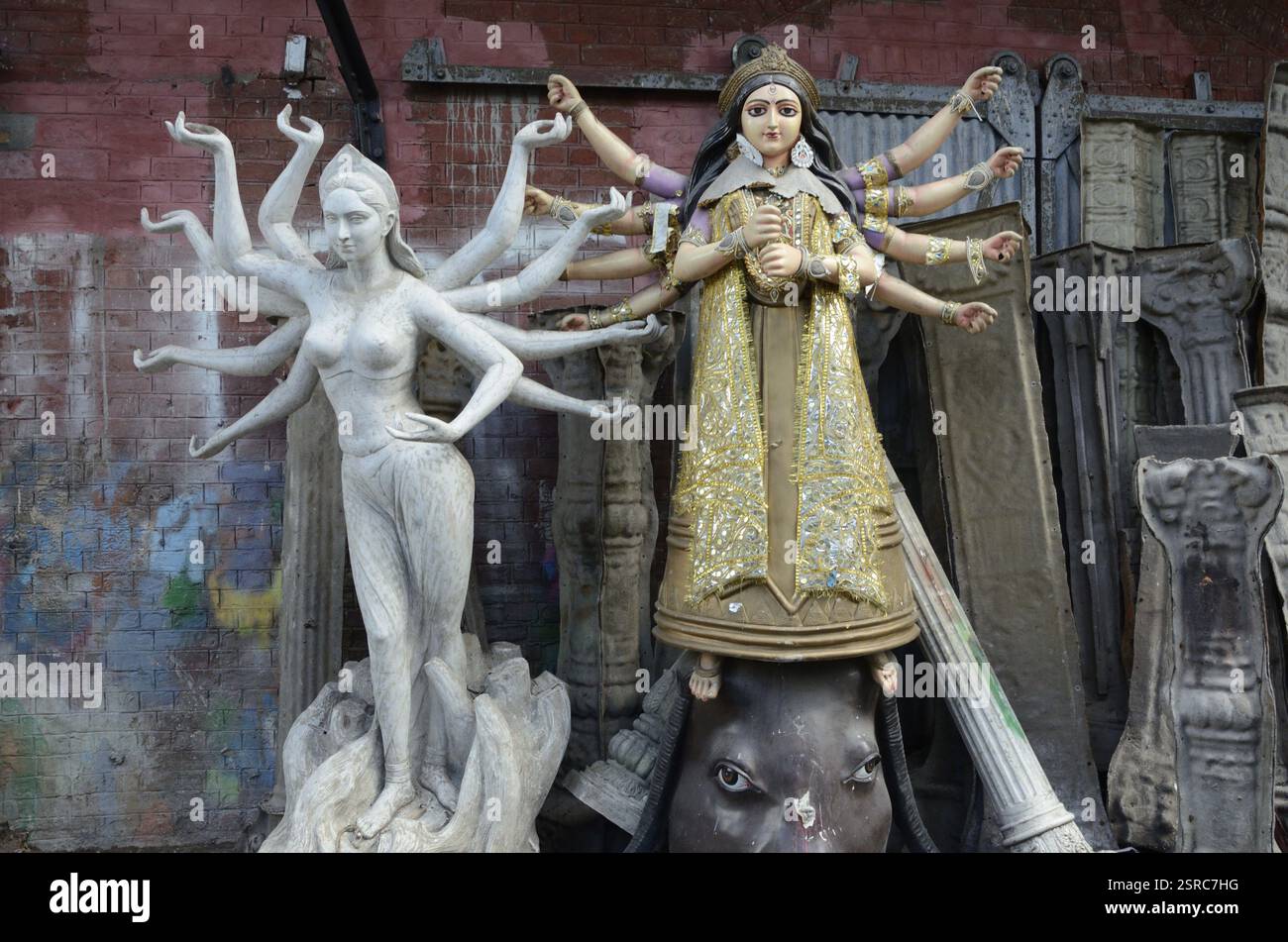 Clay idols for Durga festival, Kumartuli, Kolkata, West Bengal, India, Asia Stock Photo - Alamy