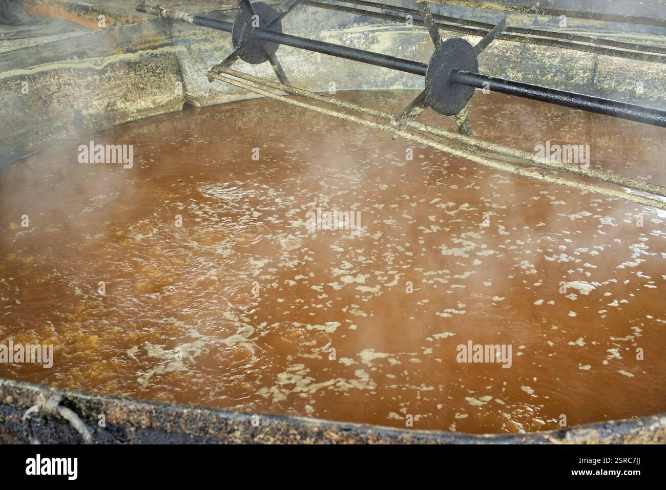 Boiling sugar cane juice hi-res stock photography and images - Alamy