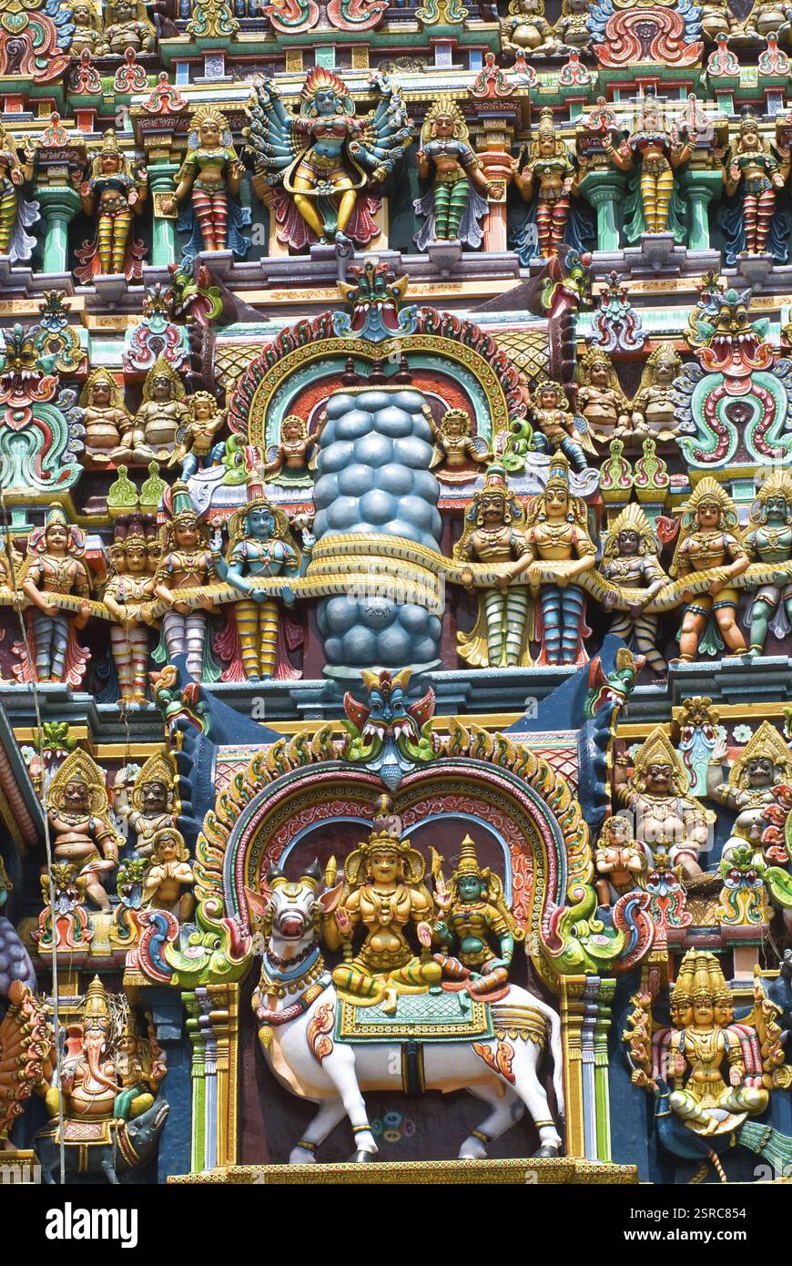 Stucco figures of deities on gopuram of meenakshi temple, Madurai ...