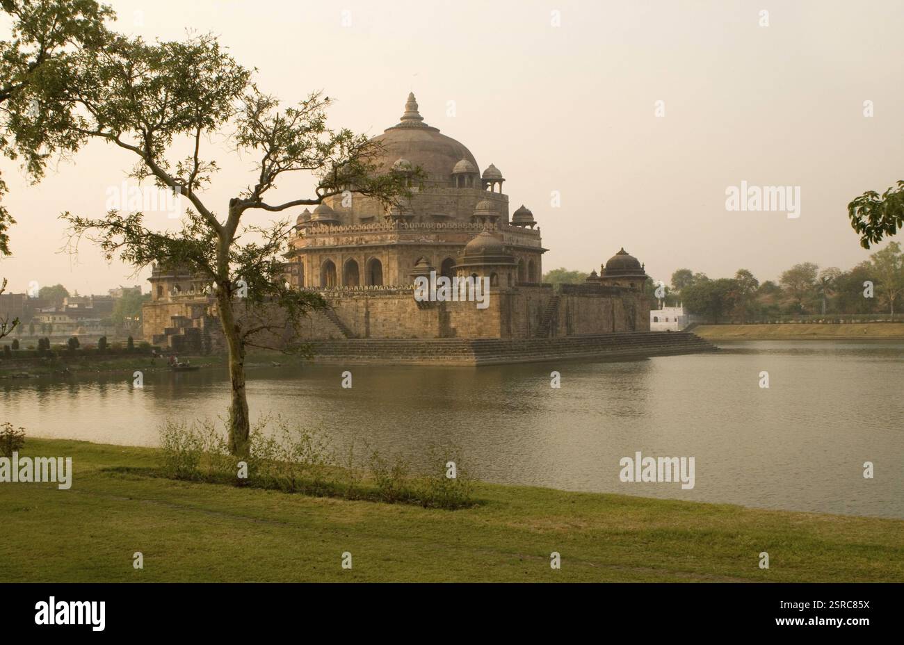 Sher shah suri tomb sasaram hi-res stock photography and images - Alamy