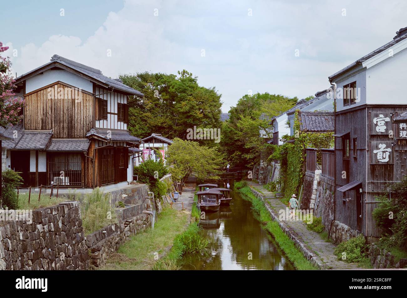 Japanese style houses in hi-res stock photography and images - Alamy