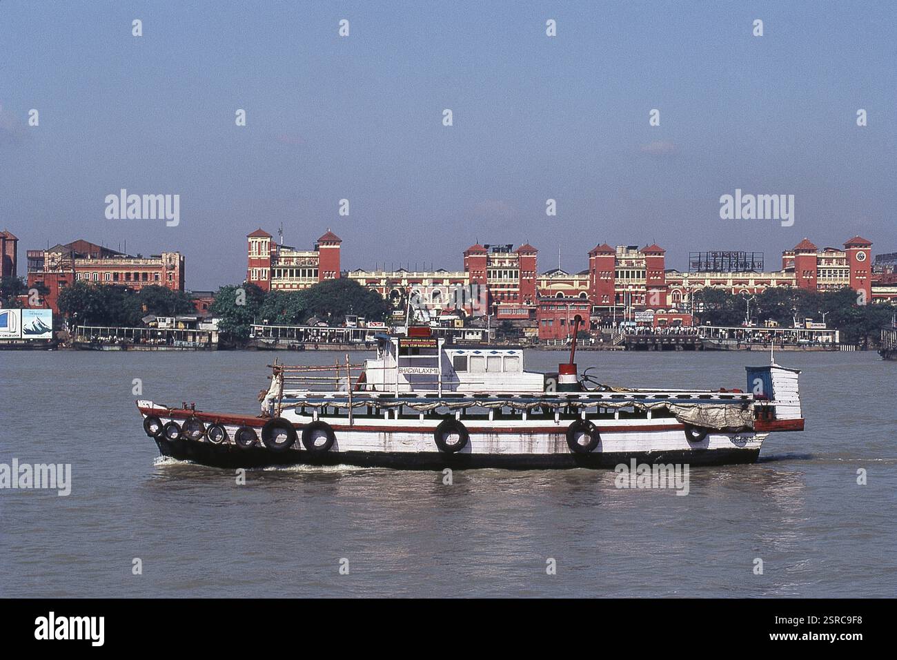 India west bengal kolkata ferry hi-res stock photography and images - Alamy