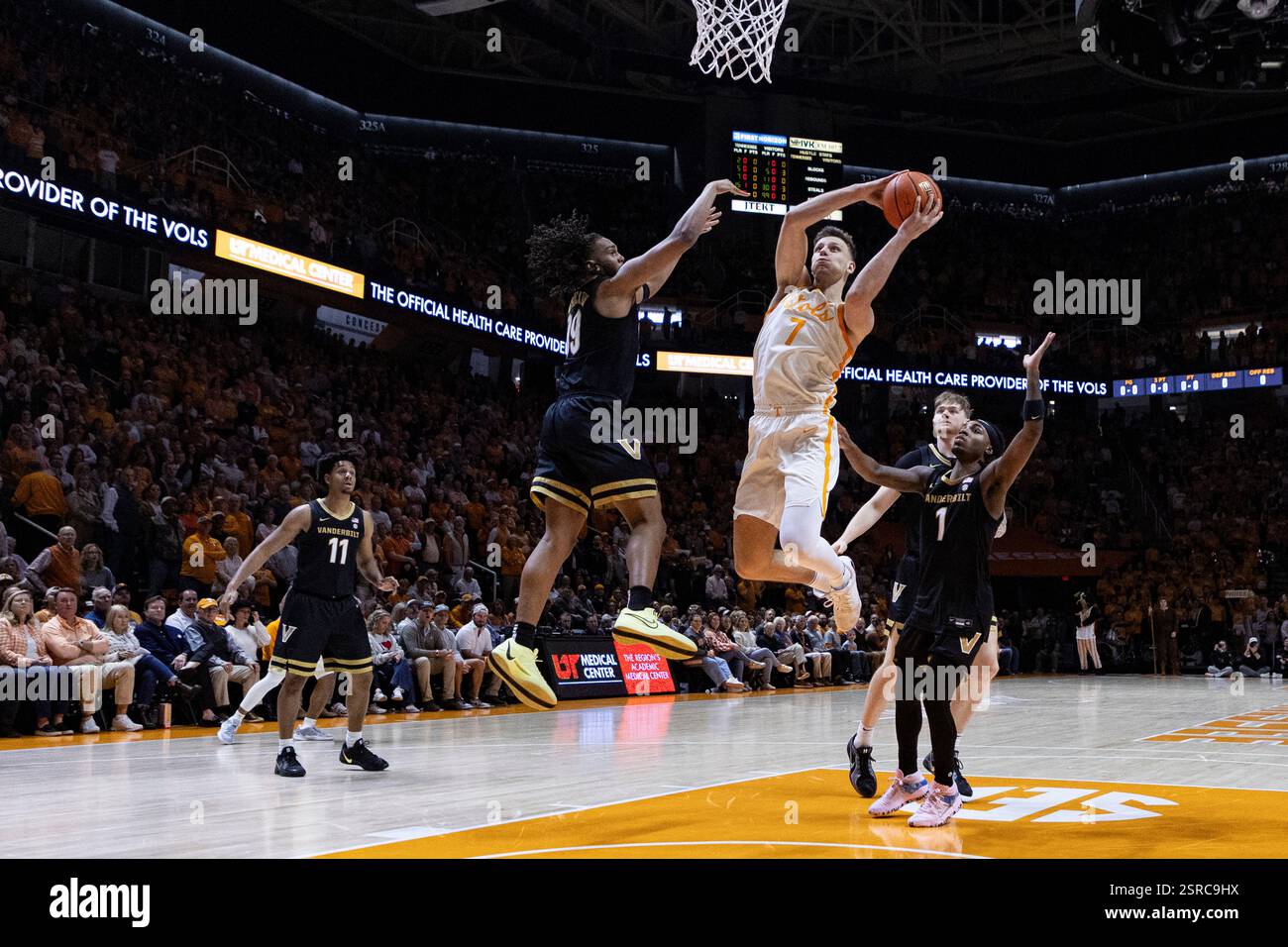 Tennessee forward Igor Milicic Jr. (7) shoots past Vanderbilt forward ...