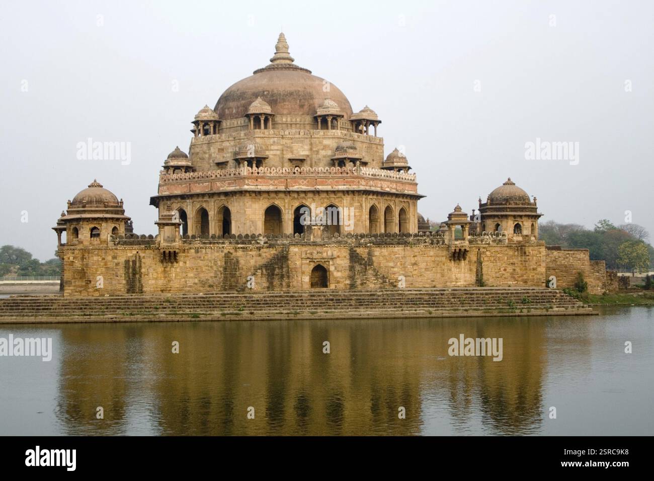 Sher shah suri tomb in Sasaram, Bihar, India, Asia Stock Photo - Alamy