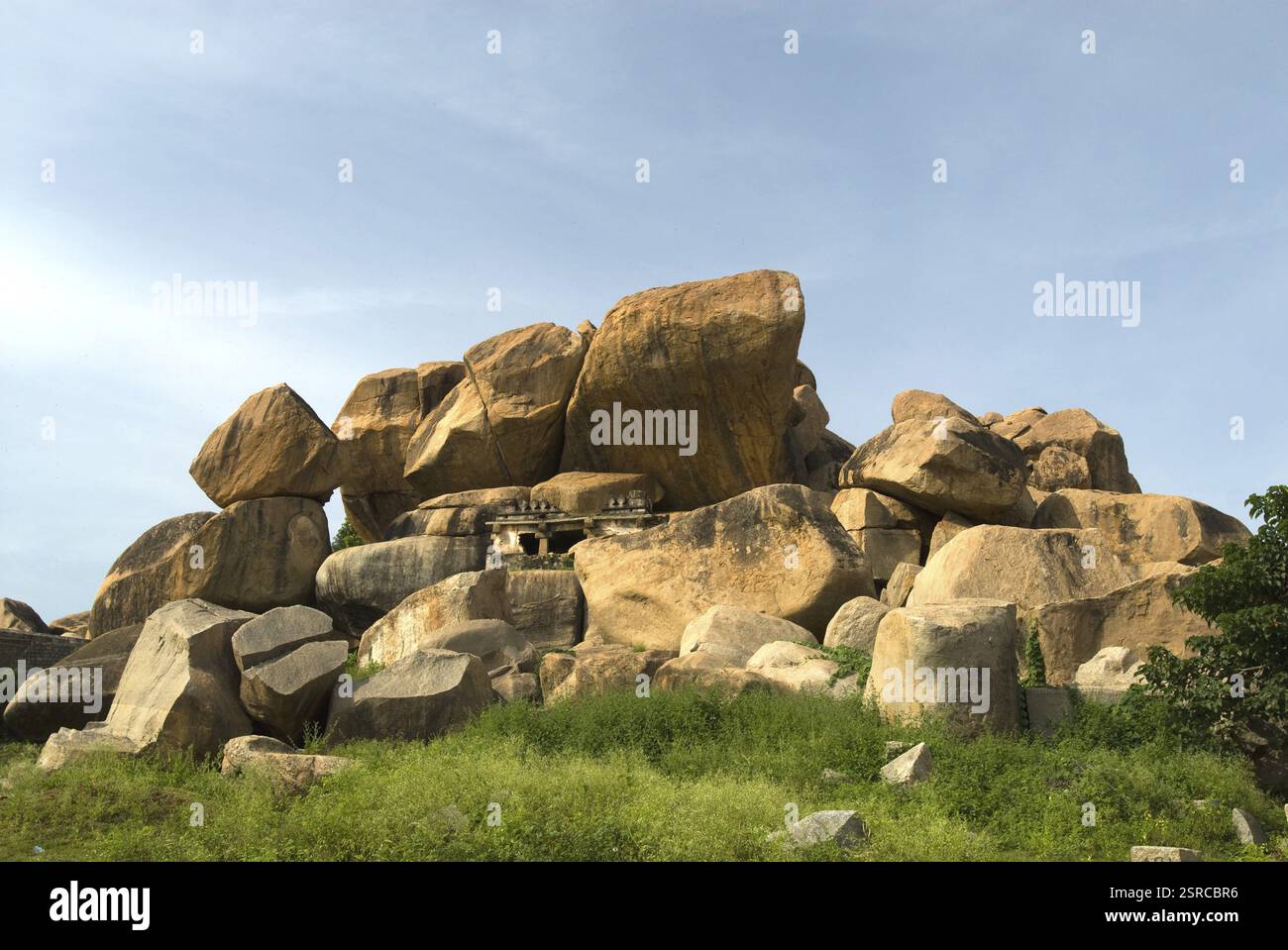 Natural rock formations in india hi-res stock photography and images ...