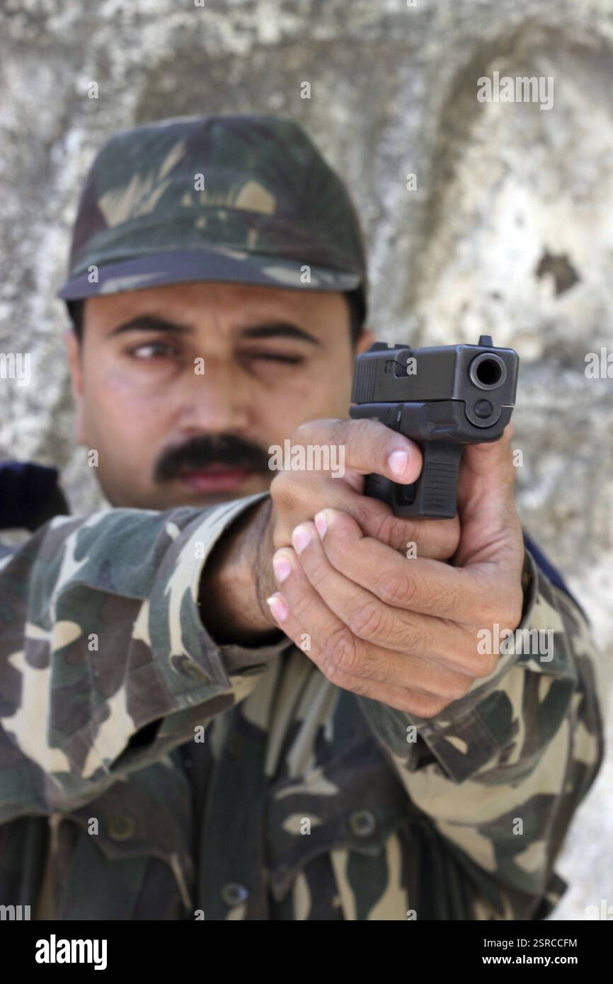 Black Cat commando with a revolver, Glock, India MR#725 Stock Photo - Alamy