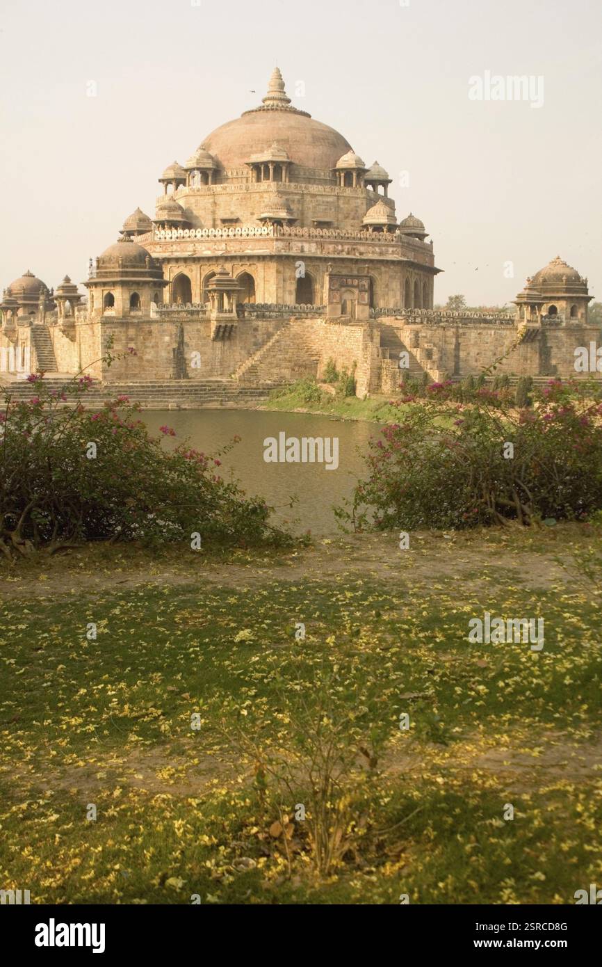 Sher shah suri tomb in Sasaram, Bihar, India, Asia Stock Photo - Alamy