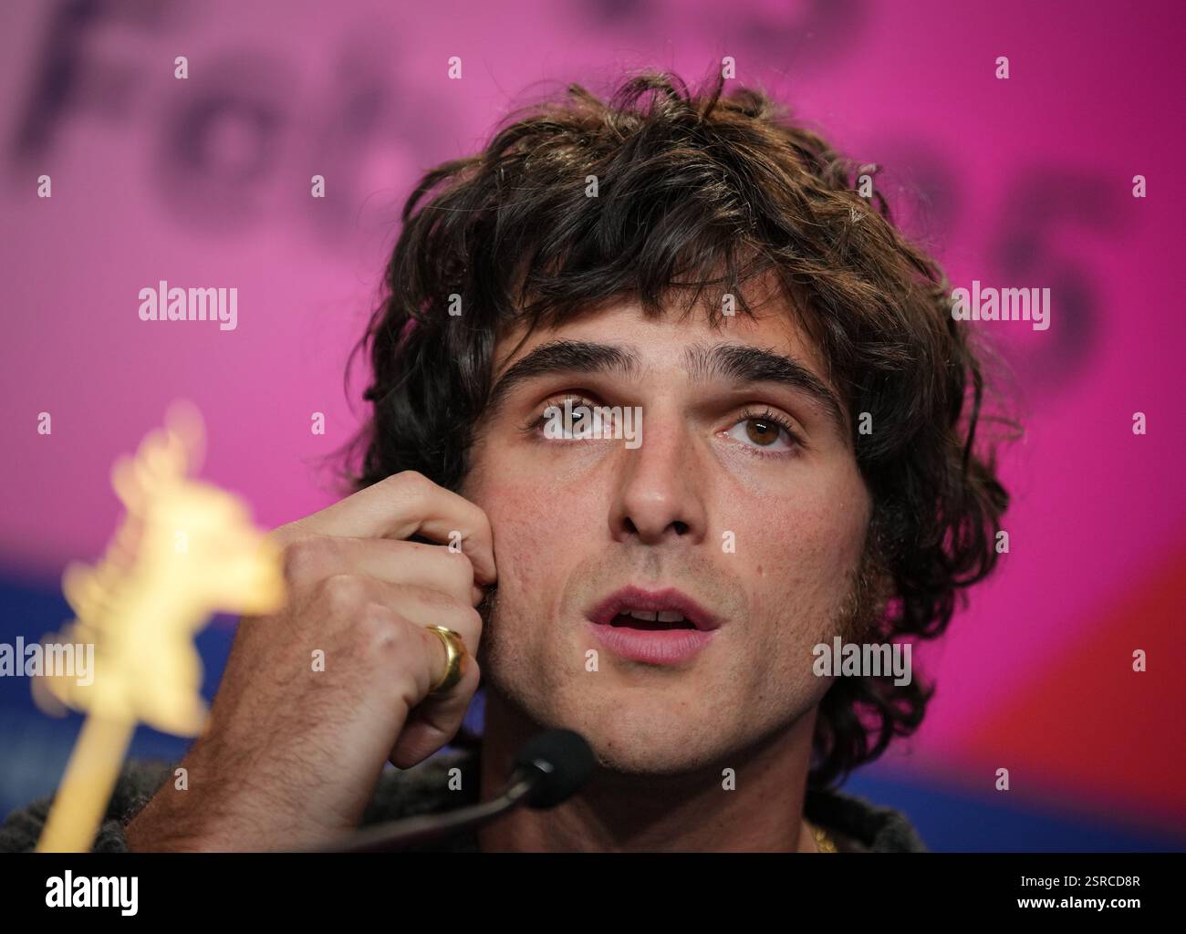 Berlin, Germany. 15th Feb, 2025. Actor Jacob Elordi speaks at the press ...