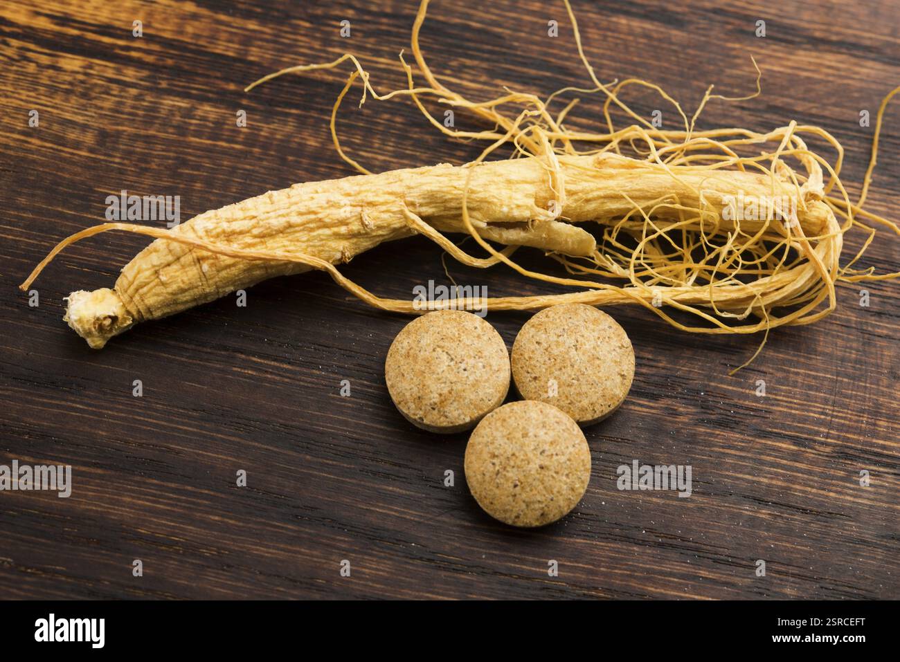 Korean ginseng. Root and pills Stock Photo - Alamy