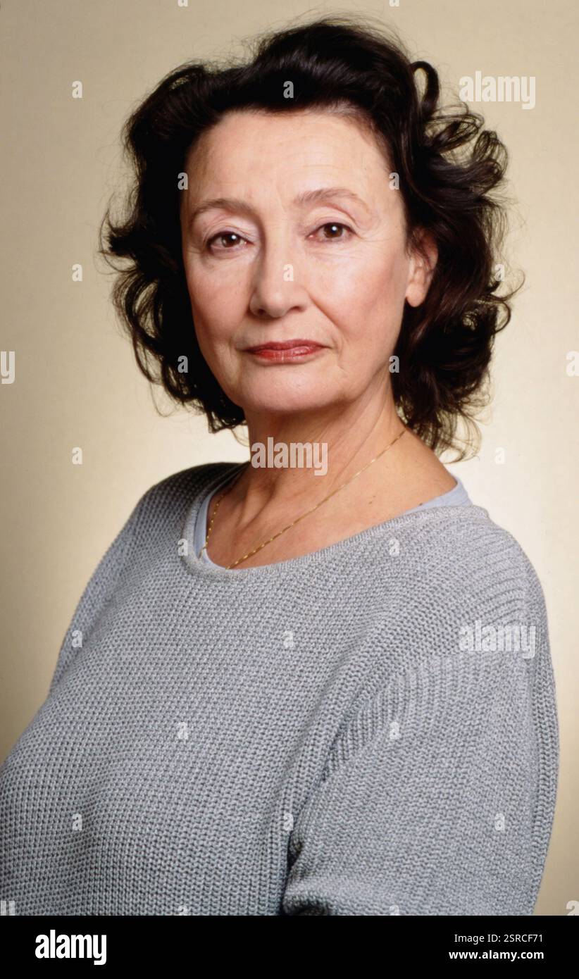 Gertrud Roll, deutsche Schauspielerin, Portrait, 1999 Stock Photo - Alamy