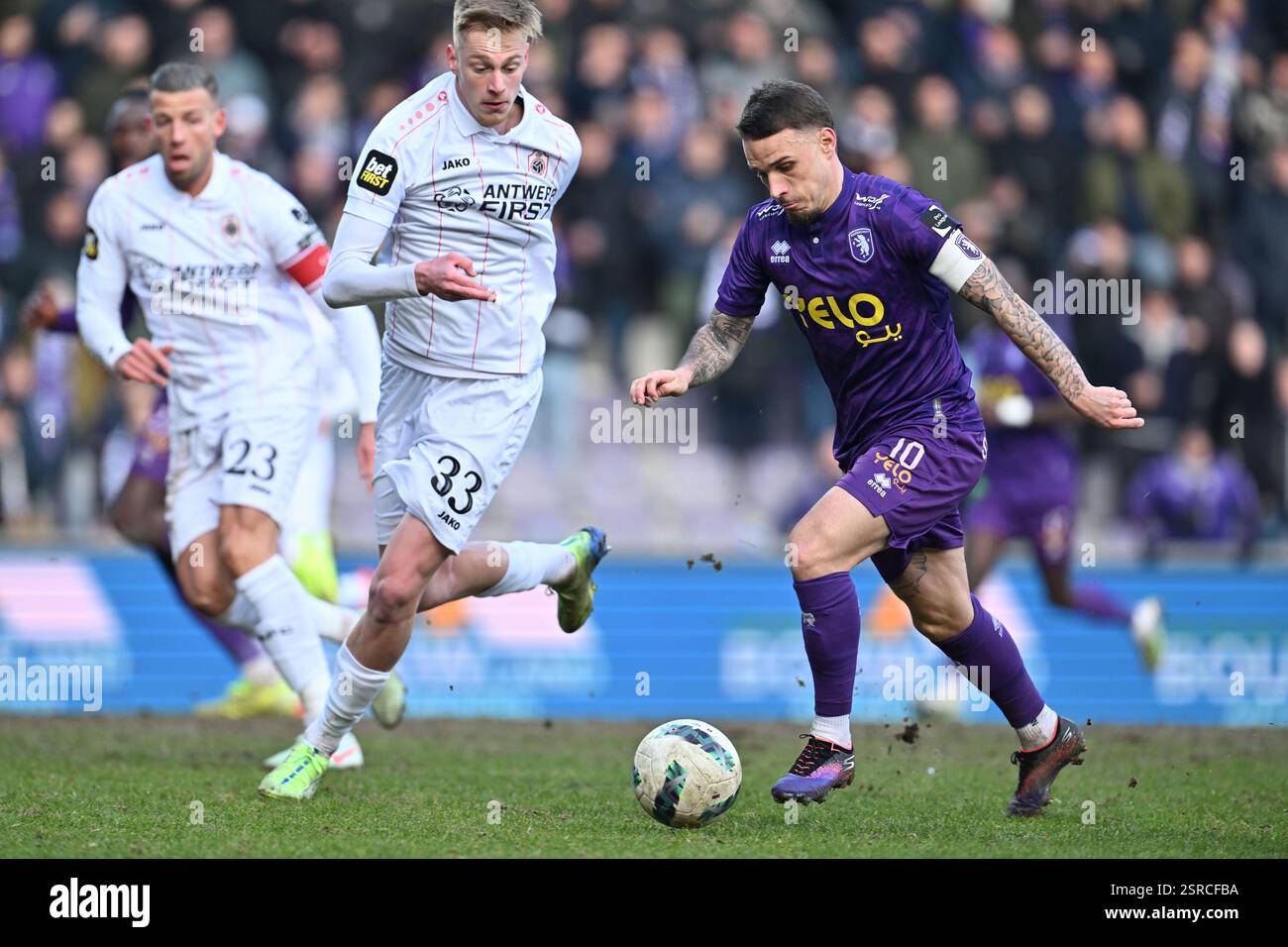 Antwerpen, Belgium. 12th Jan, 2025. Thibaud Verlinden (10) of Beerschot ...
