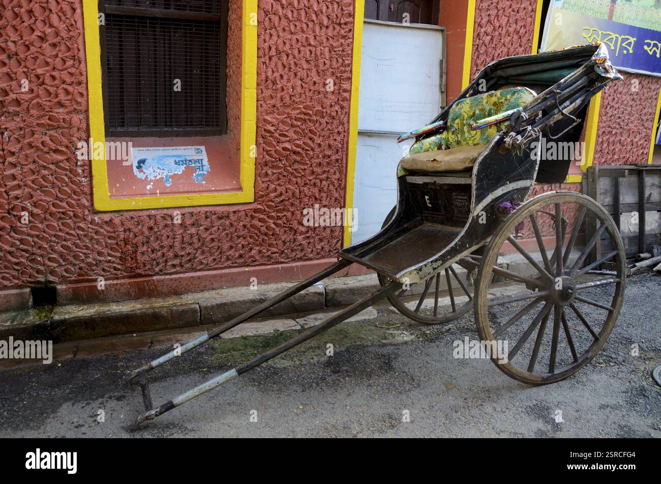Hand pulled rickshaws kolkata west hi-res stock photography and images ...