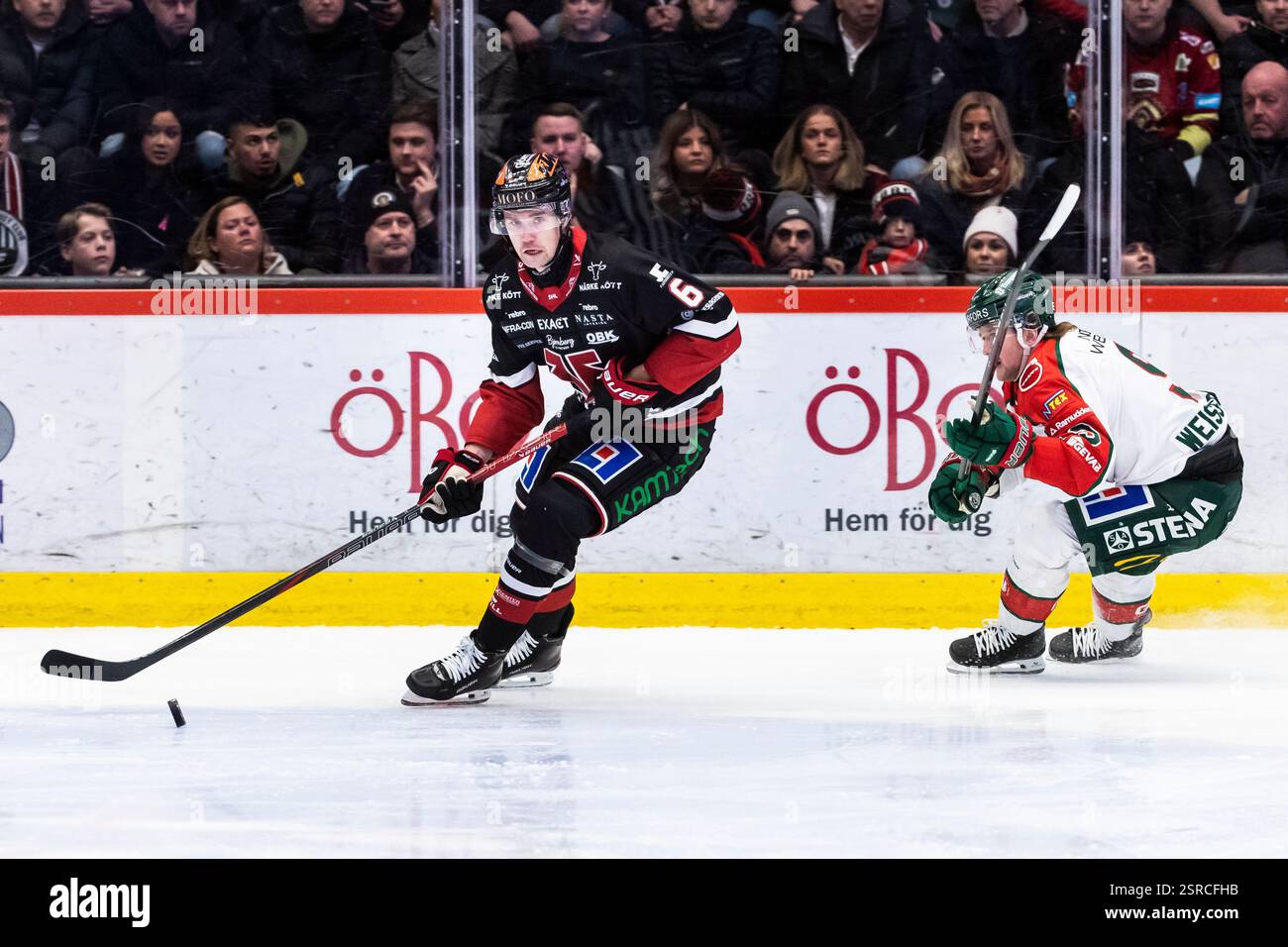 250215 Örebros Filip Berglund och Frölundas Linus Weissbach under ...
