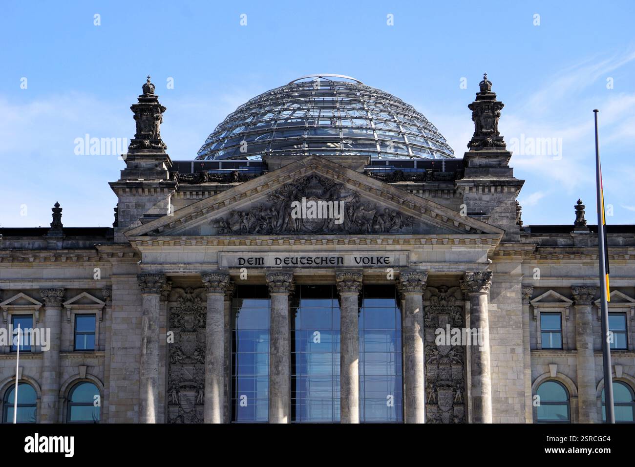 Frontal view of the entrance of the Reichstag building in Berlin ...