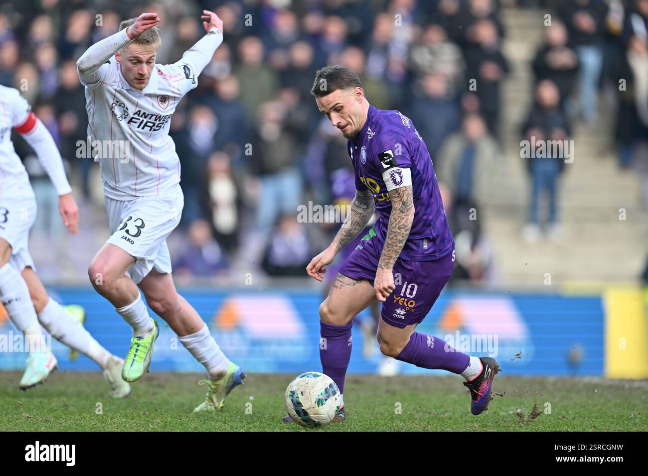 Antwerpen, Belgium. 12th Jan, 2025. Thibaud Verlinden (10) of Beerschot ...