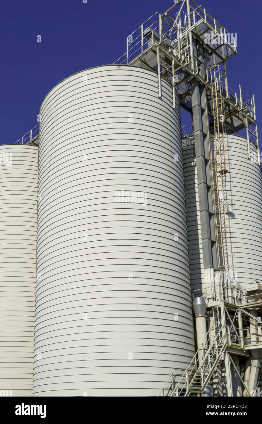 Silos for chemical production hi-res stock photography and images - Alamy