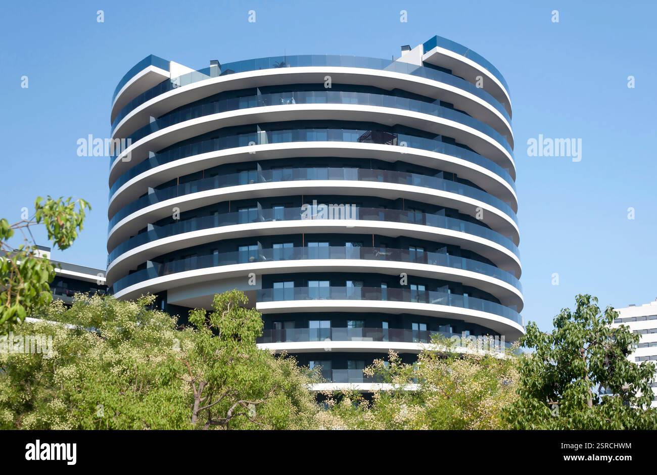 Curved modern facade architecture hi-res stock photography and images ...
