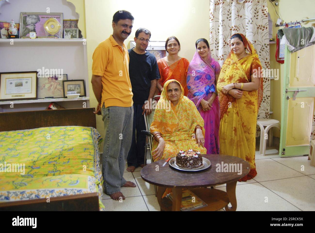 Woman with her family members on her 60th birthday, Jodhpur, Rajasthan ...