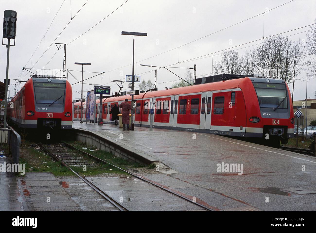 European rail platform hi-res stock photography and images - Alamy